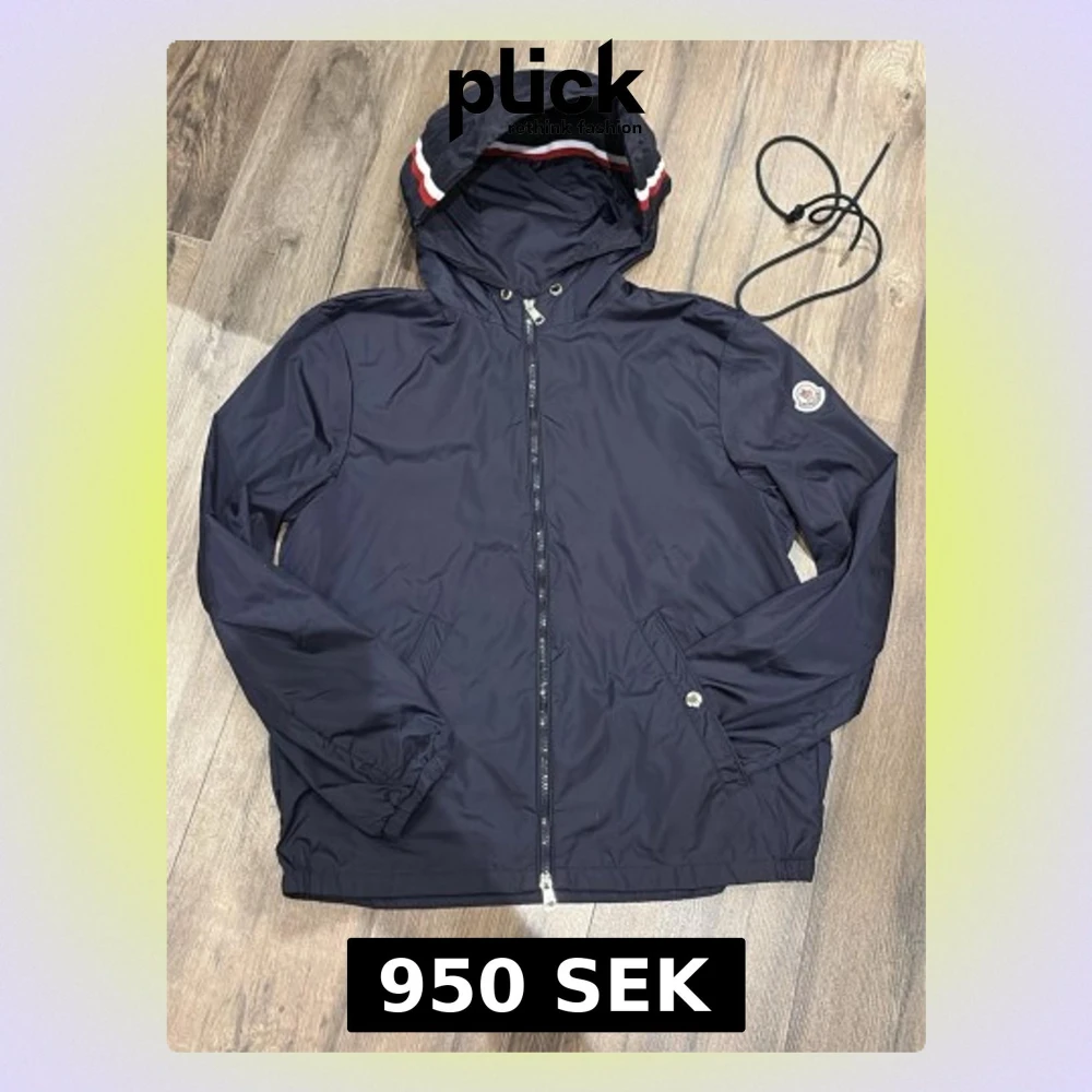 Marinblå Vindjacka Från Moncler Med Nfc