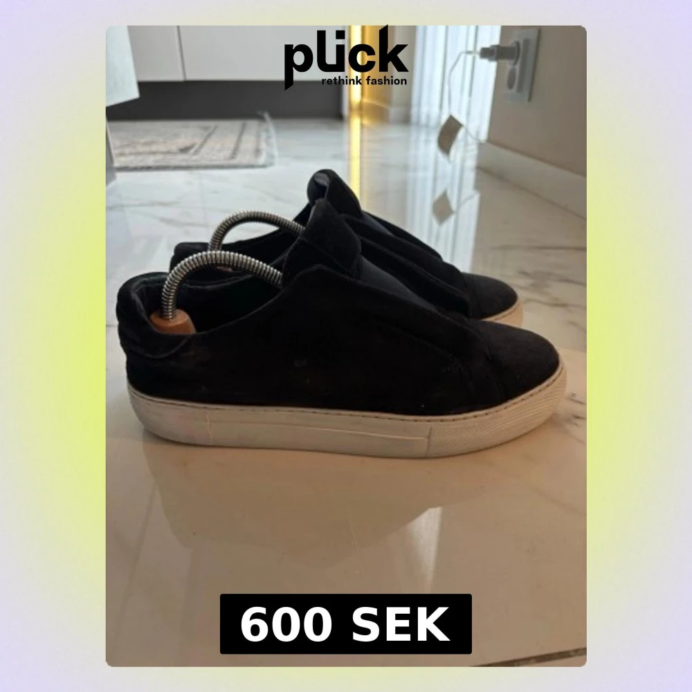Axel Arigato Laceless Mörkblå | Skor