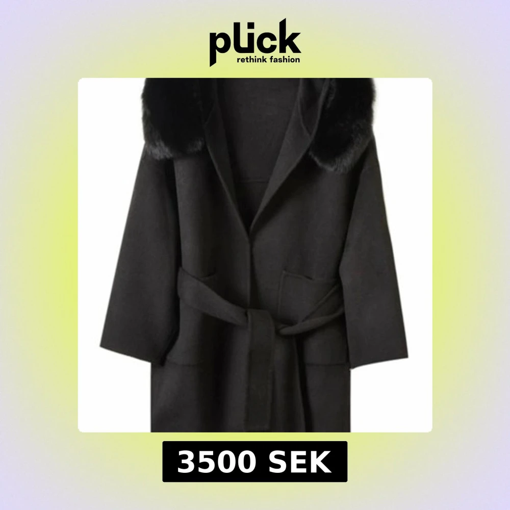 Svart Kappa Med Päls Från Danij Maglic