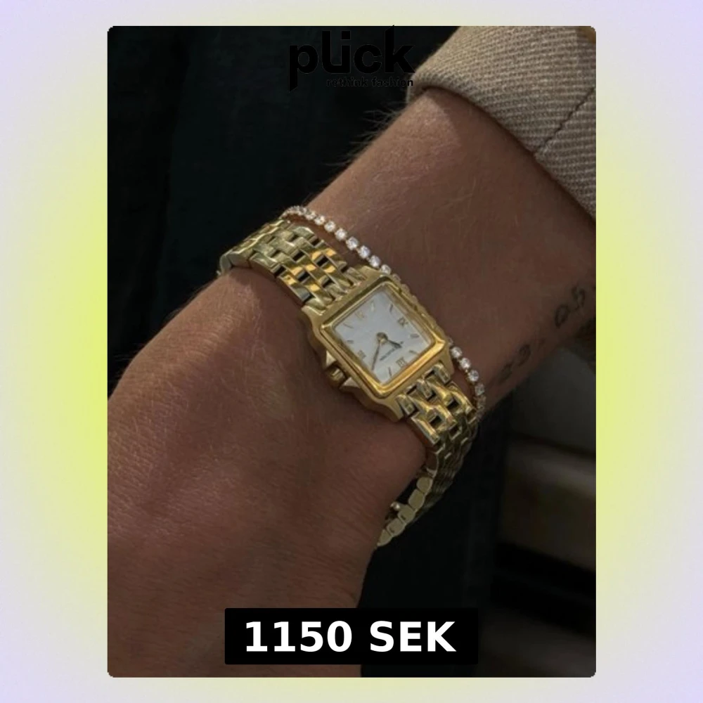 Guldfärgad Fyrkantig Klocka Från Muli Collection
