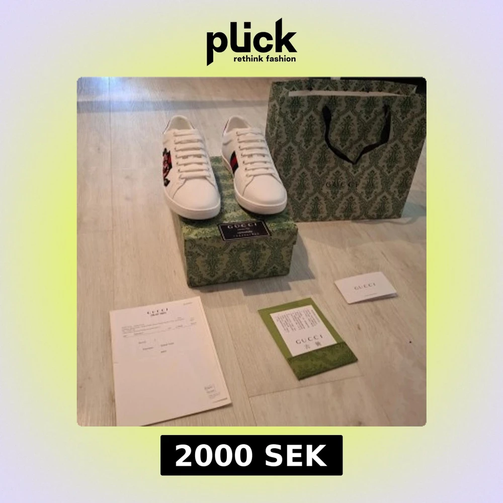 Vita Gucci Ace Sneakers Med Orm