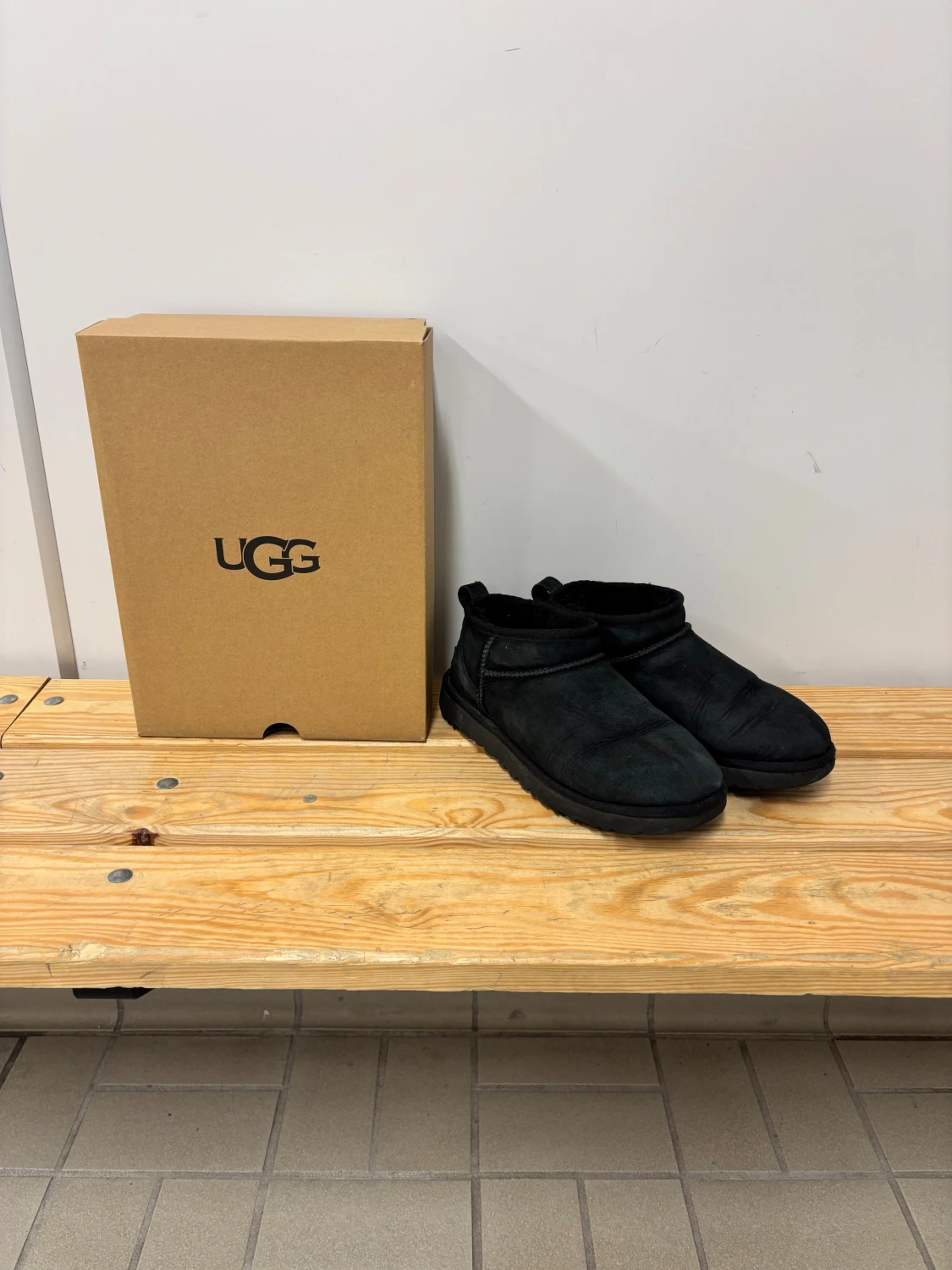 Svarta Uggs Low | Skor