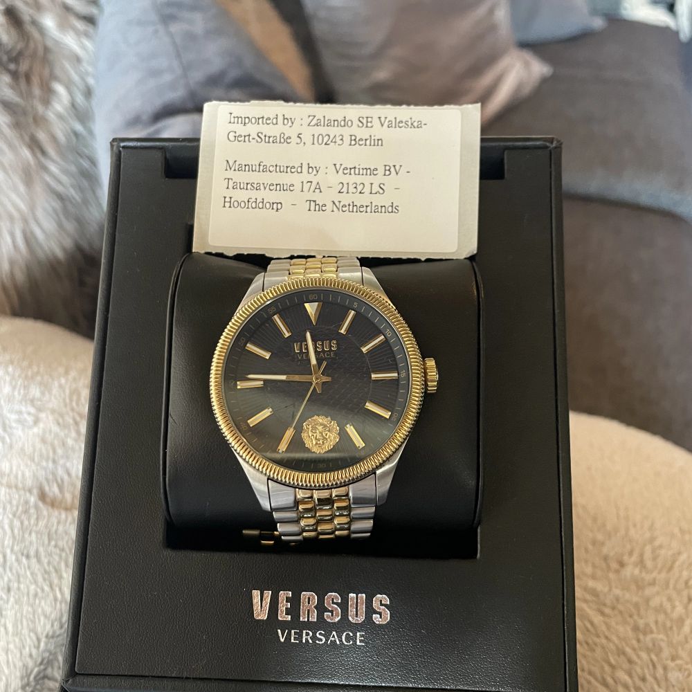 MultifärgadVersus versace klocka | Plick Second Hand