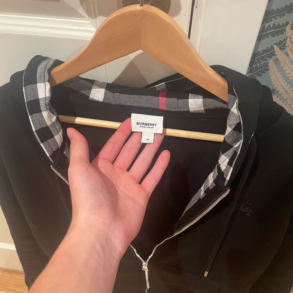Svart Burberry hoodie - Burberry | Plick Second Hand