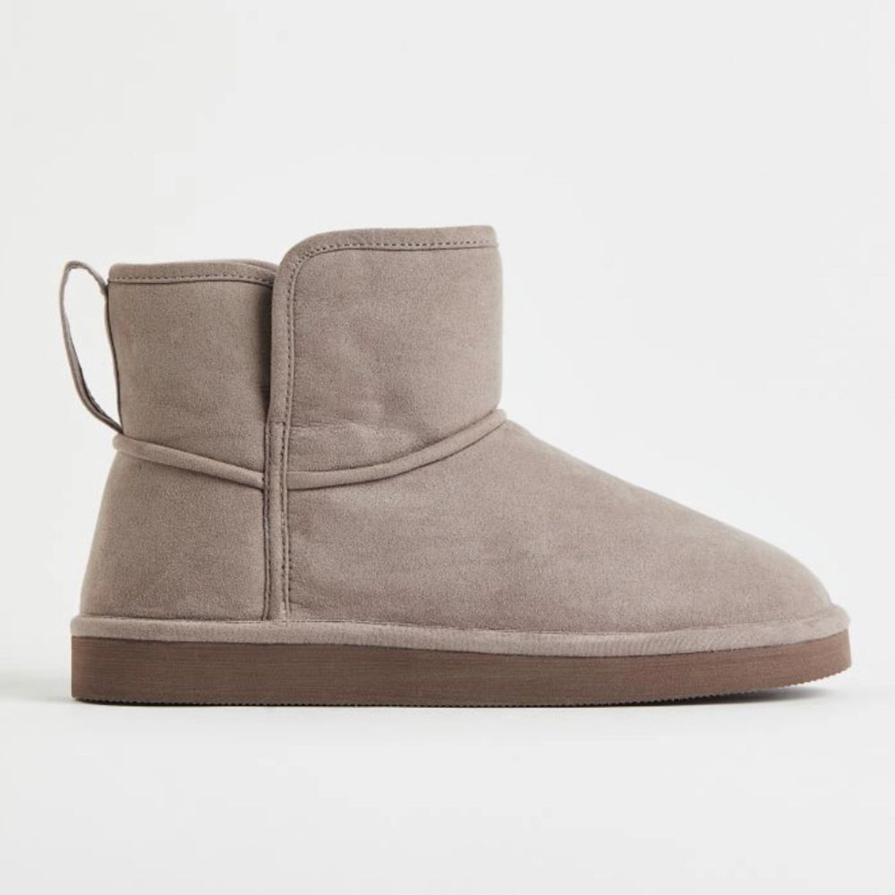 Beige Uggs liknande skor - H&M | Plick Second Hand