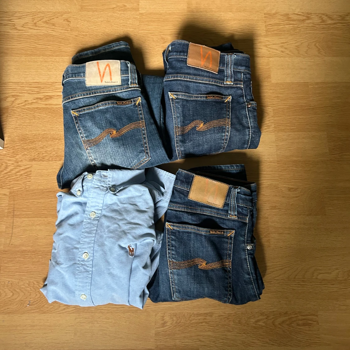 Blå Bulk För Reselling Med Nudie Jeans Och Raffe Skjorta