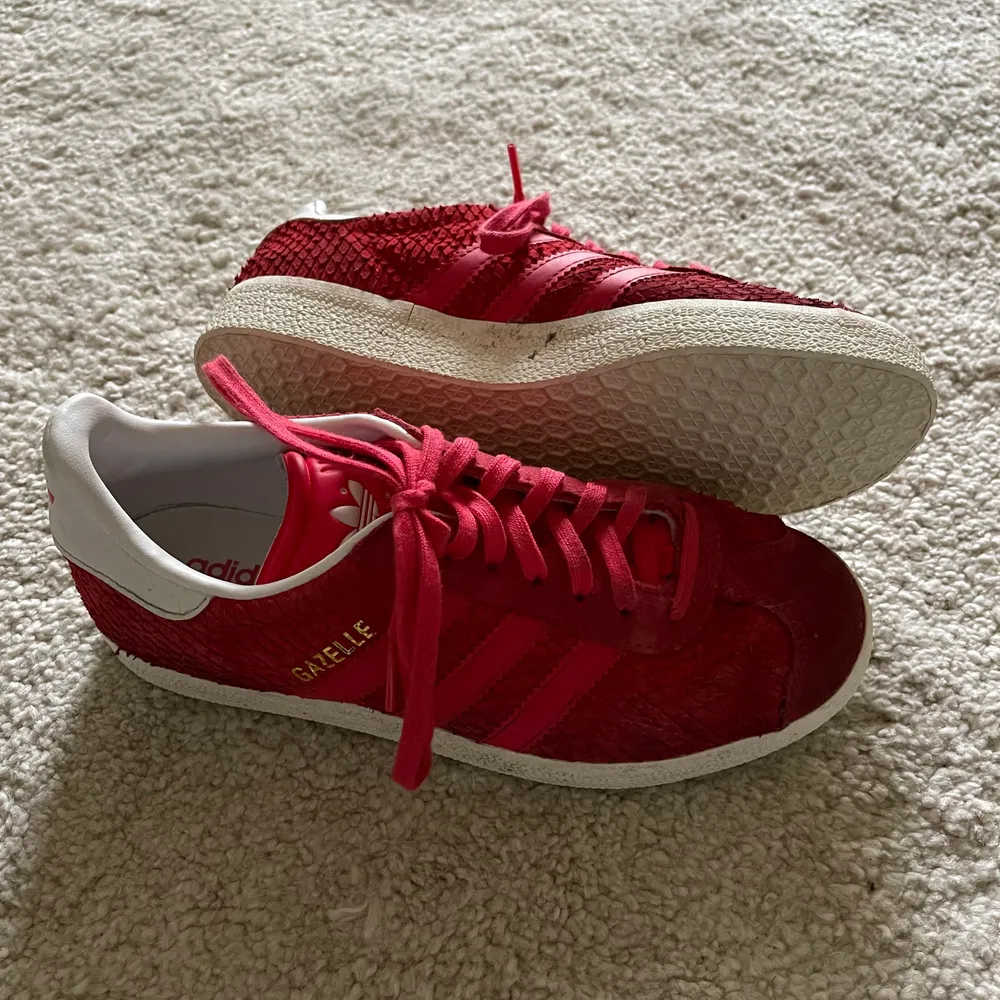 Röda Adidasskor | Skor