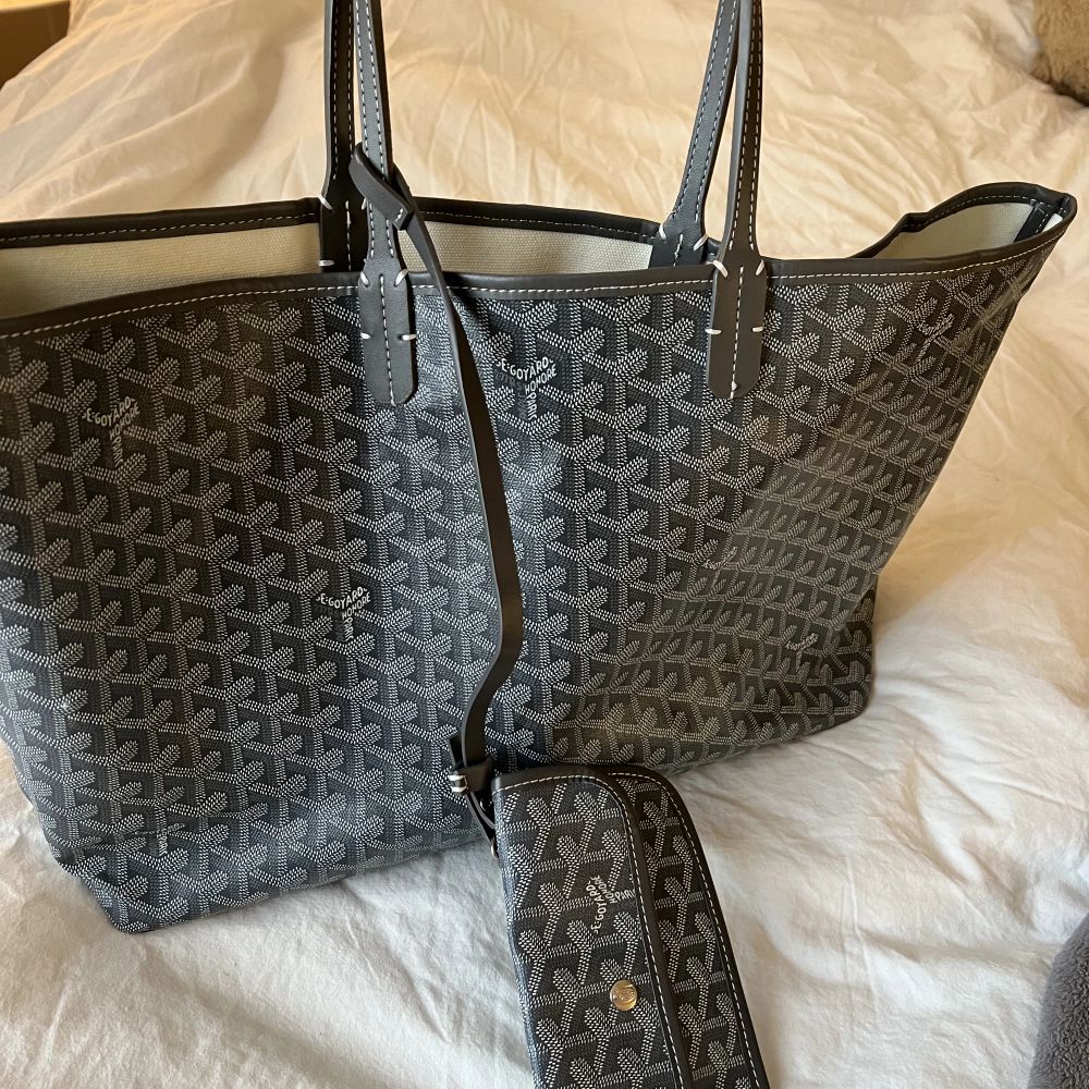 Grå Fake Goyard väska - | Plick Second Hand
