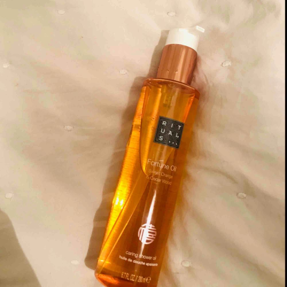 Oöppnad Shower oil från Rituals | Plick Second Hand