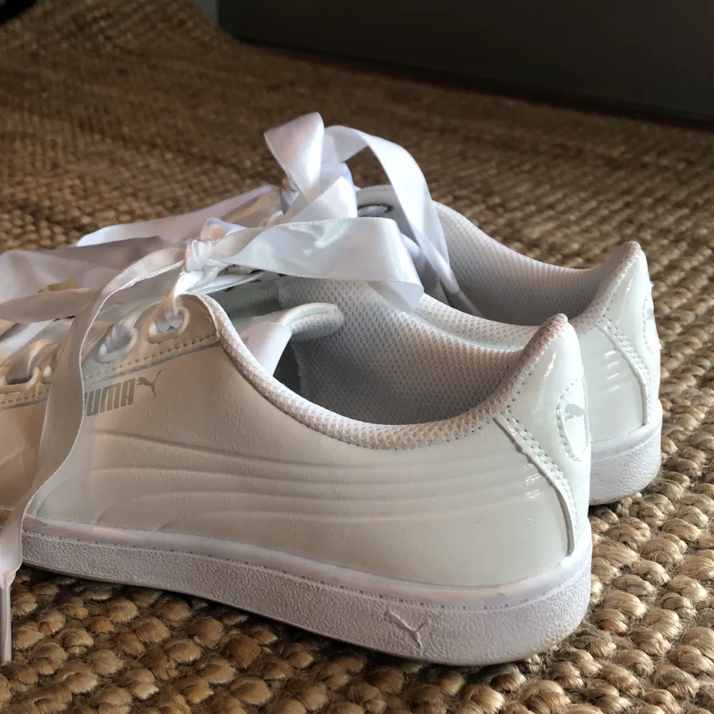 Vita Pumaskor | Skor