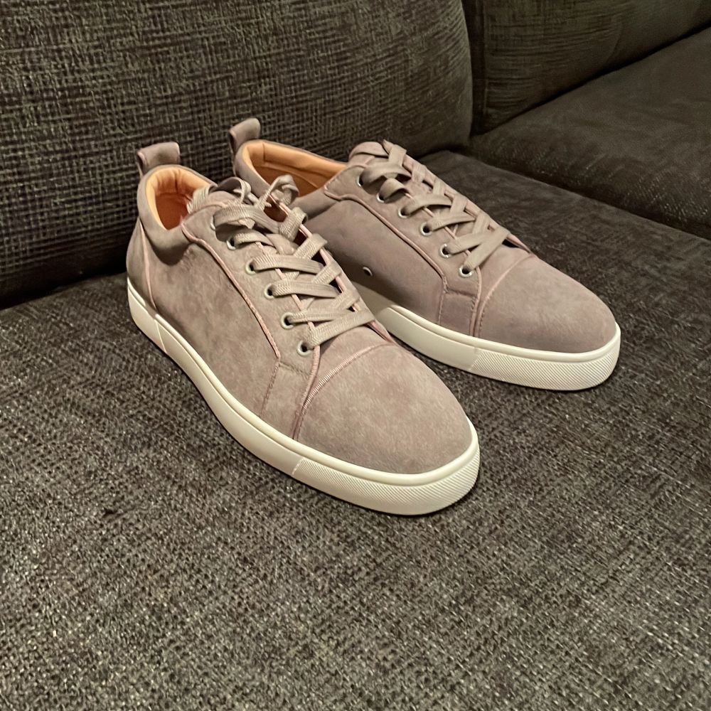 Grå Gråa/bruna loubs - Christian Louboutin | Plick Second Hand