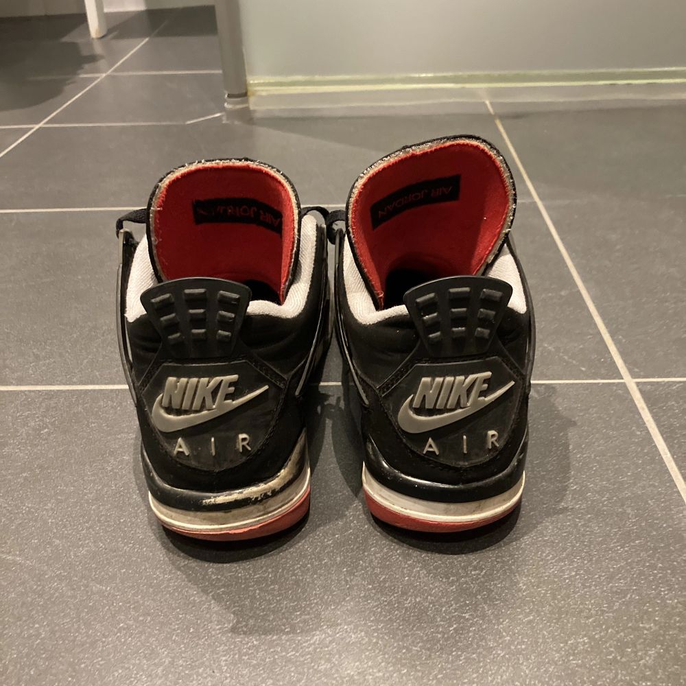 Svart Jordan 4 - Jordans | Plick Second Hand