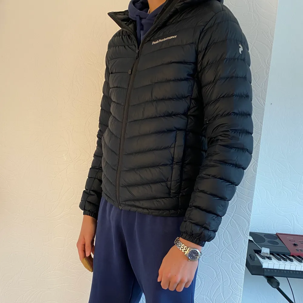 Marinblå Peak Performance Jacka