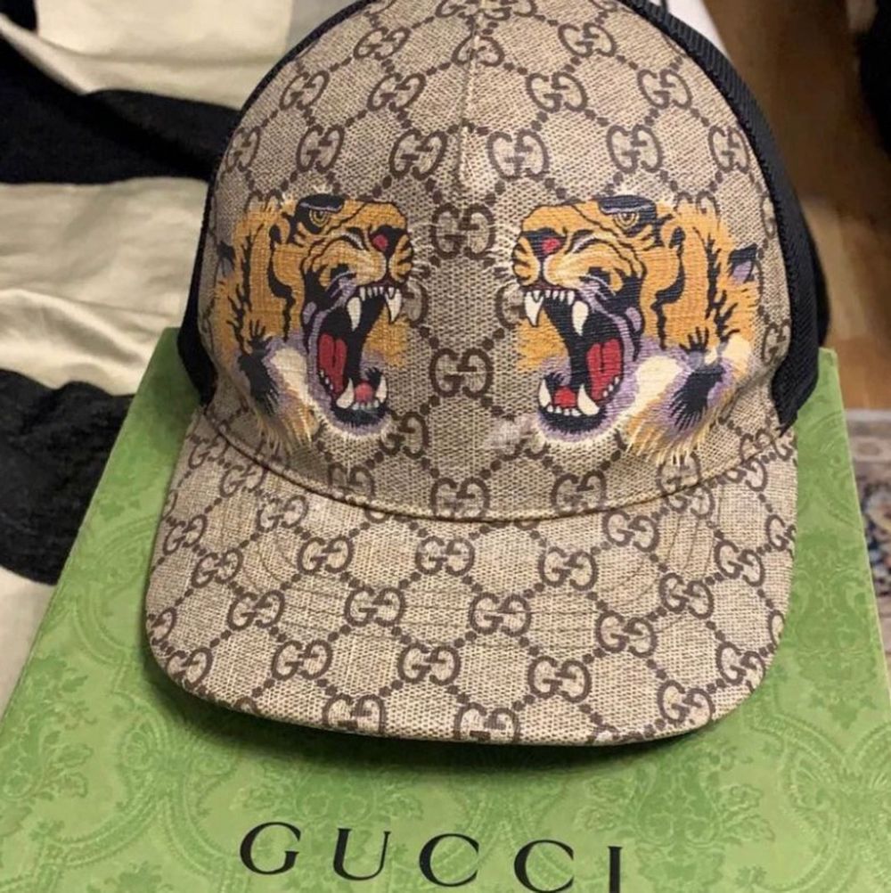 Gucci keps Tiger - Accessoarer | Plick Second Hand