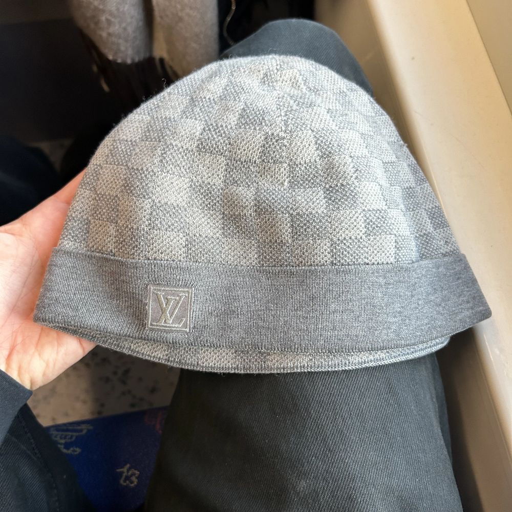 Grå Louis Vuitton Mössa - Louis Vuitton | Plick Second Hand