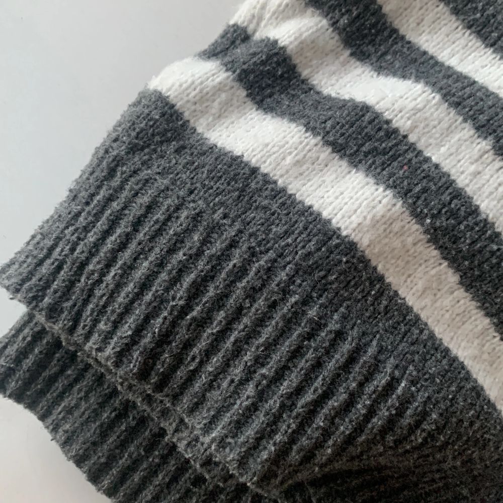 Stickad tröja st S - Stickat | Plick Second Hand