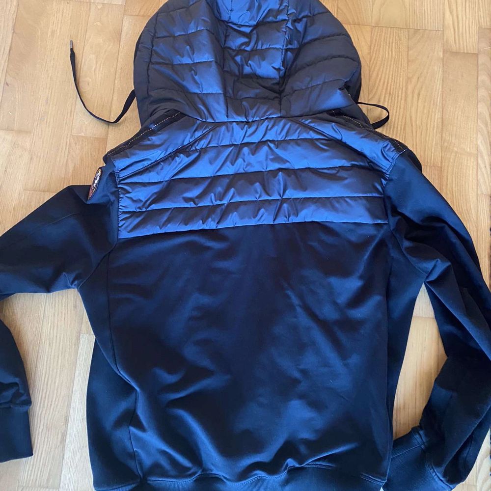 Svart Parajumper cardigan | Plick Second Hand