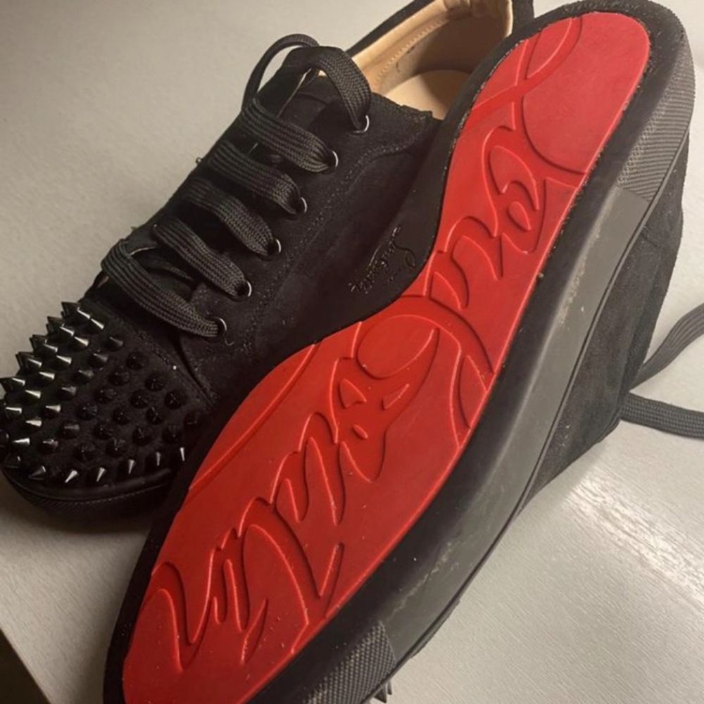Svart Loubs - Christian Louboutin | Plick Second Hand