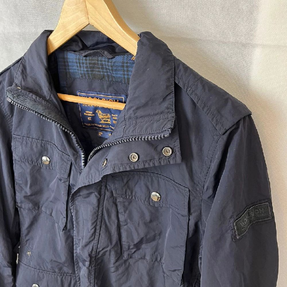 Marinblå Woolrich field jacket | Plick Second Hand