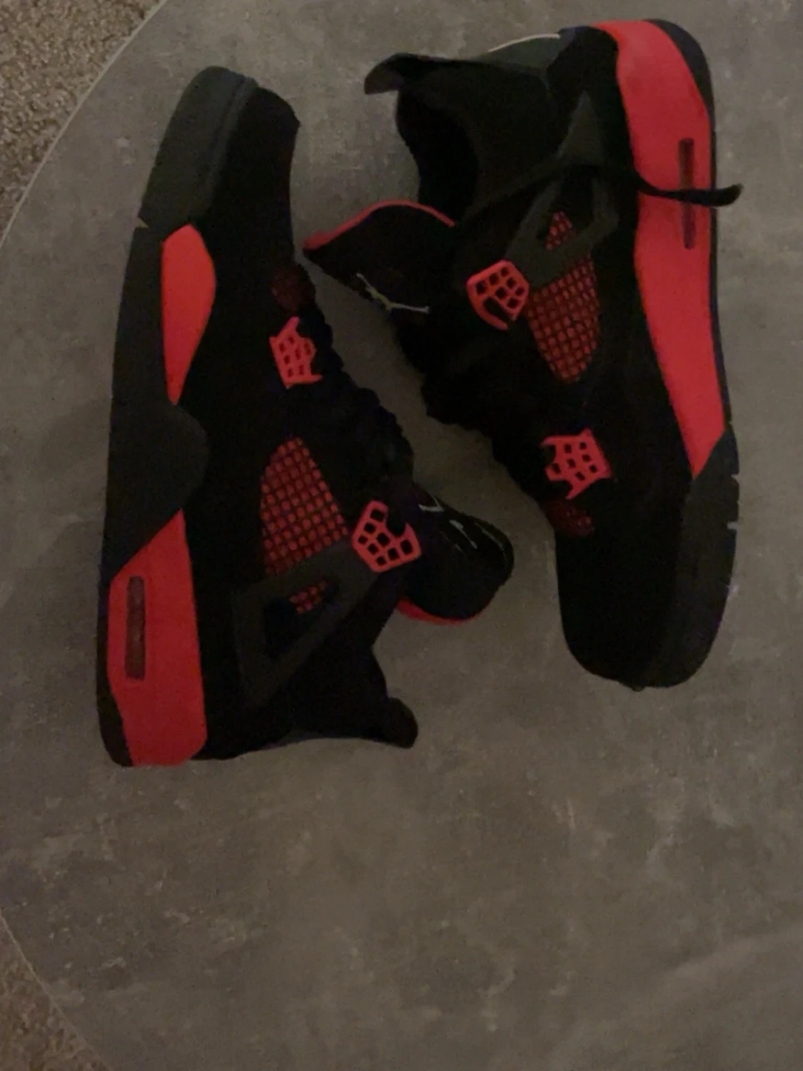 Nike Air Jordan 4 Svart/Röd Sneakers