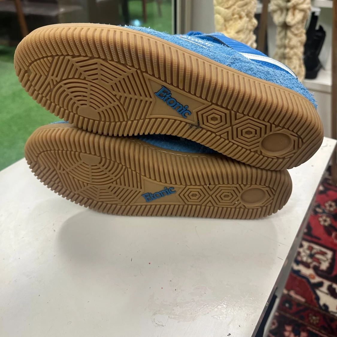 Blå Sneakers Från Etonic Med Mockadetaljer 44