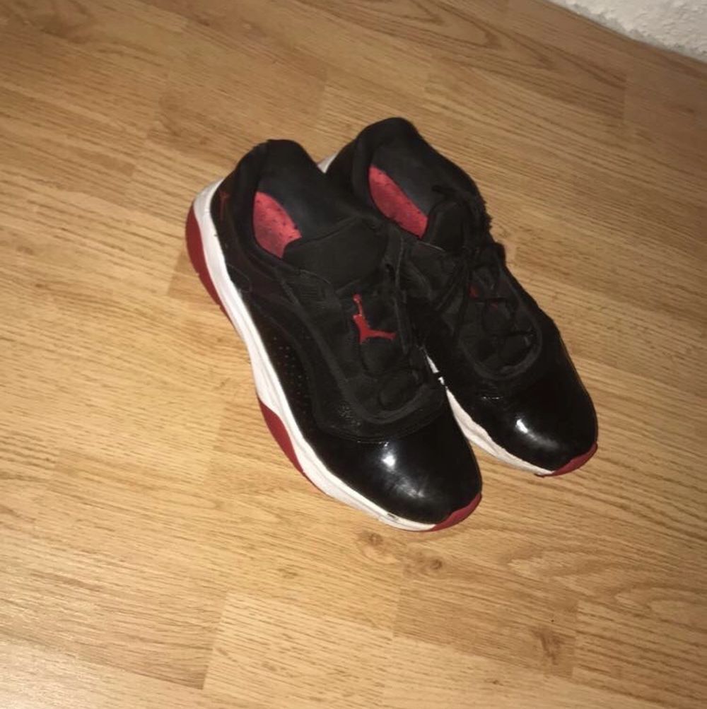 Svart Jordan 11 CMFT - Jordans | Plick Second Hand