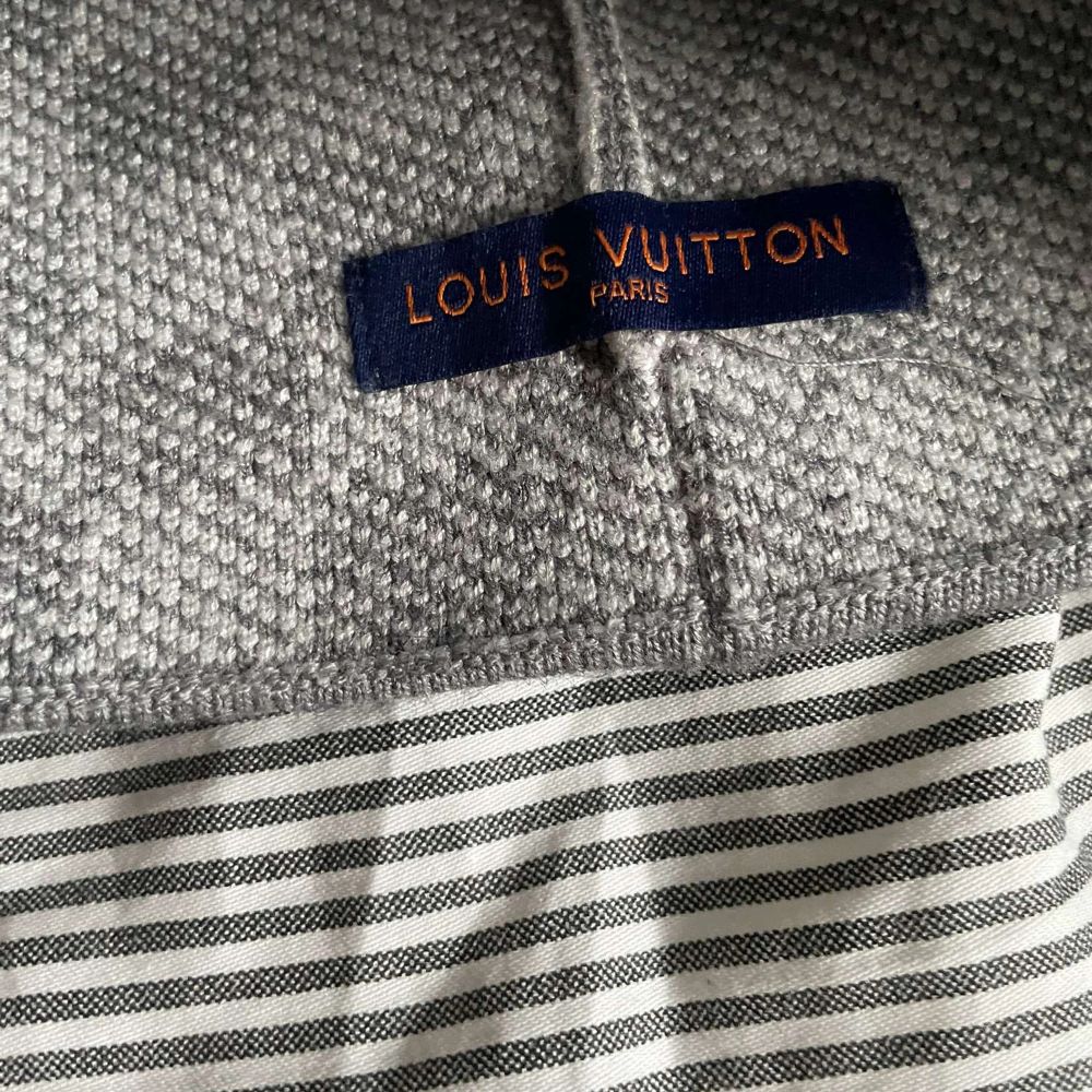 Grå Lv mössa (ljus grå) - Louis Vuitton | Plick Second Hand