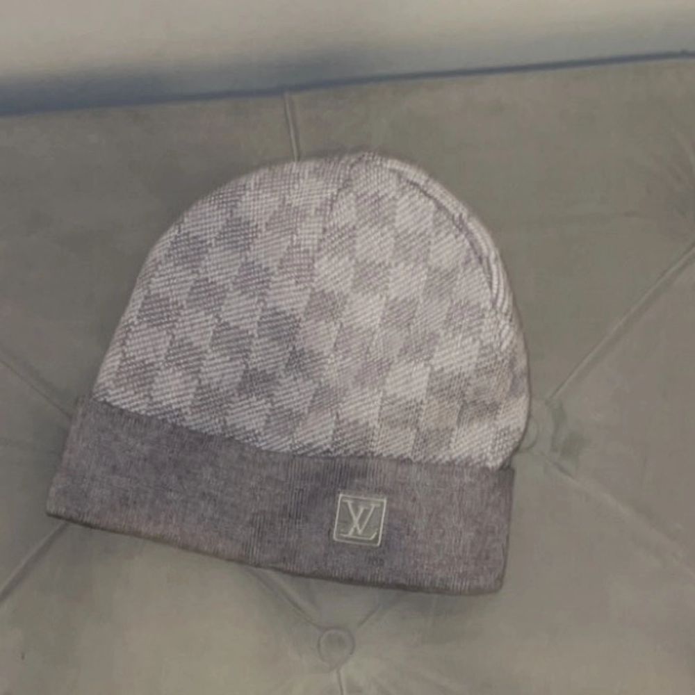 Grå Lv mössa grå - Louis Vuitton | Plick Second Hand
