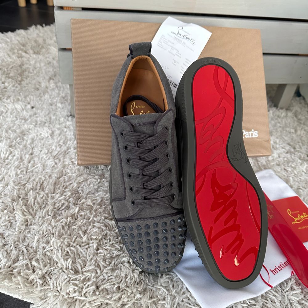 Grå Christian Louboutin | Plick Second Hand