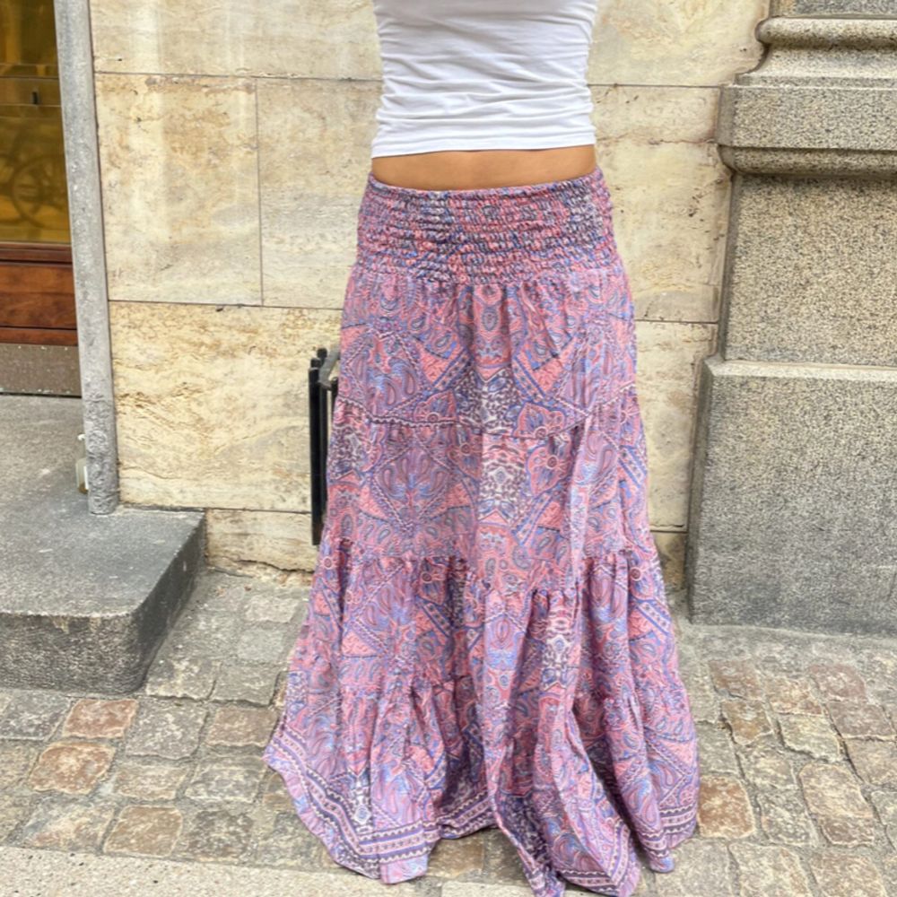 MultifärgadLång mönstrad kjol - | Plick Second Hand