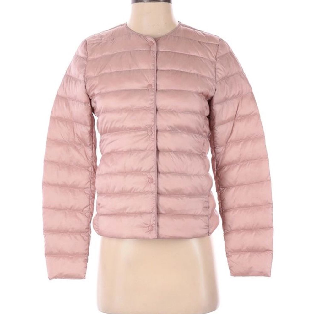 Rosa Rosa uniqlo jacka - Uniqlo | Plick Second Hand