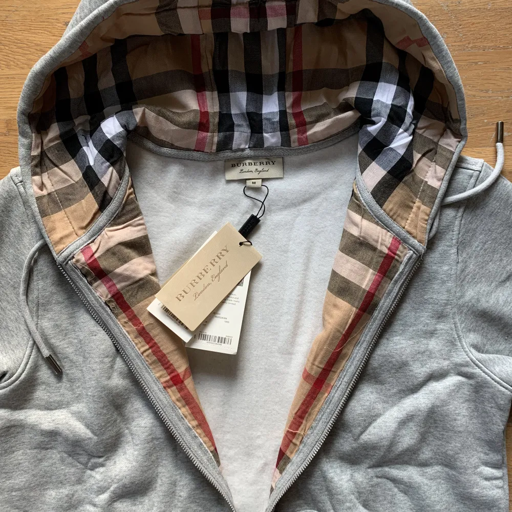 Svart Burberry Hoodie | Huvtröjor & Träningströjor