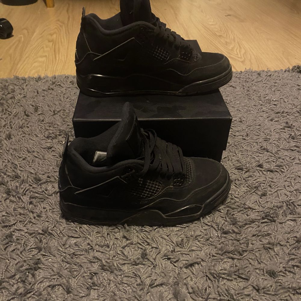 Svart Jordan 4 black cat - Jordans | Plick Second Hand