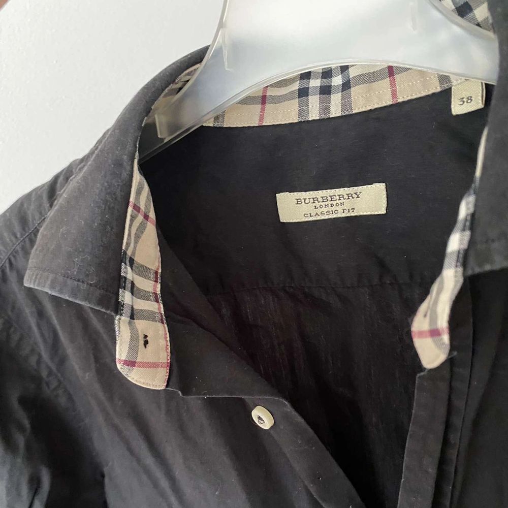 Svart Burberry skjorta - Burberry | Plick Second Hand