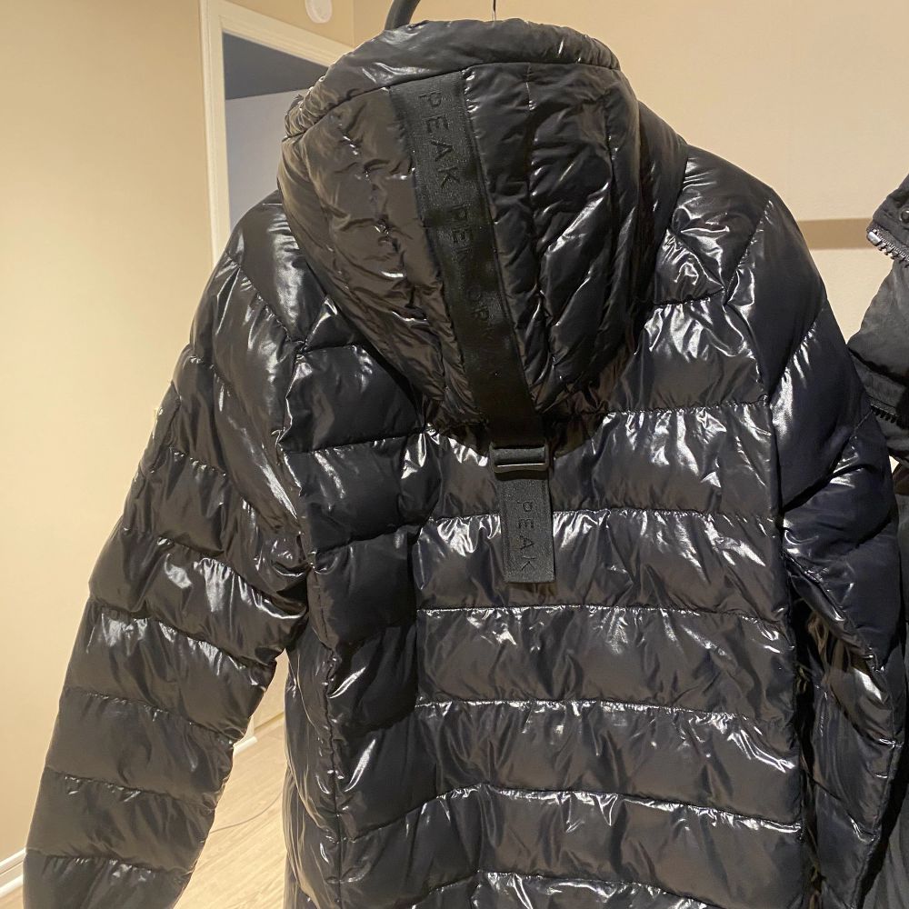 Svart Peak jacka - Peak Performance | Plick Second Hand