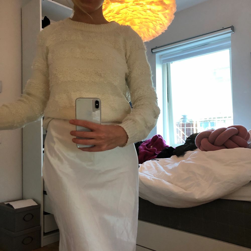 Vit satin kjol - Chiquelle | Plick Second Hand