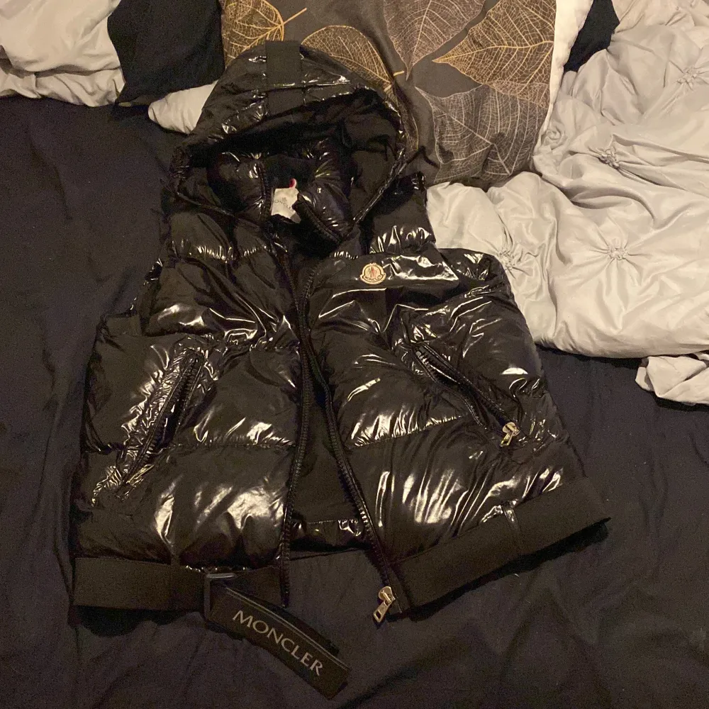 Svart Fake Moncler Väst | Jackor