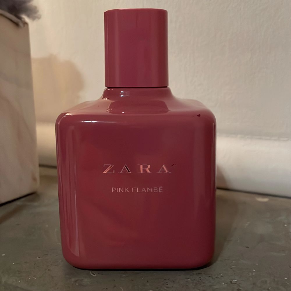 Rosa Zara parfym - Zara | Plick Second Hand