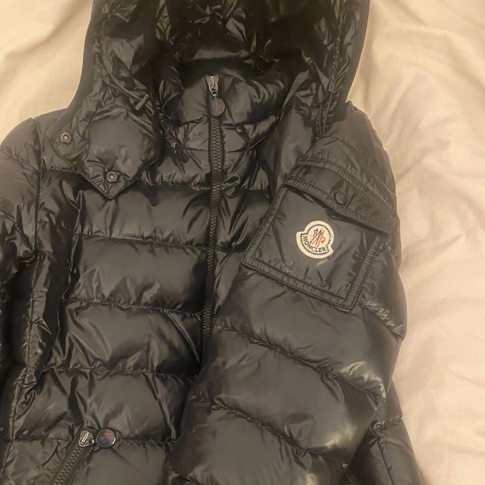 Svart Moncler jacka - Jackor | Plick Second Hand