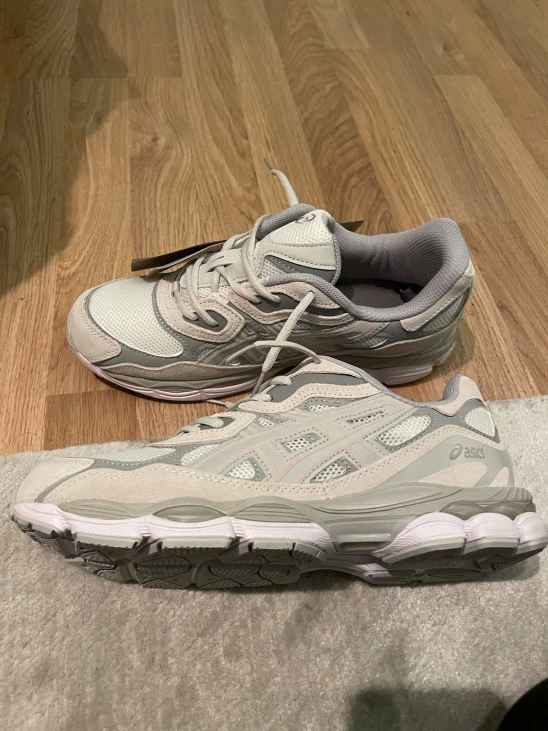 Asics Vita Sneakers Med Mesh Och Mocka