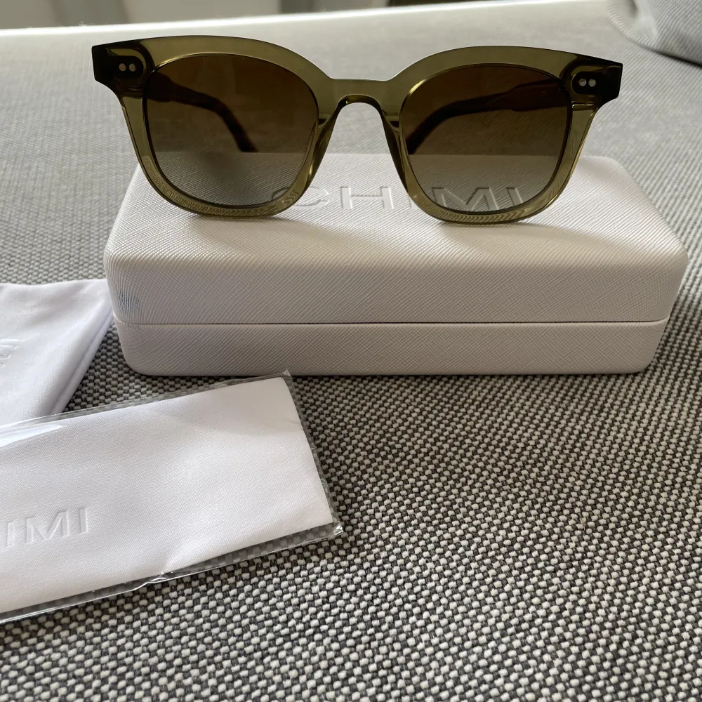 Oliv Chimi | Accessoarer