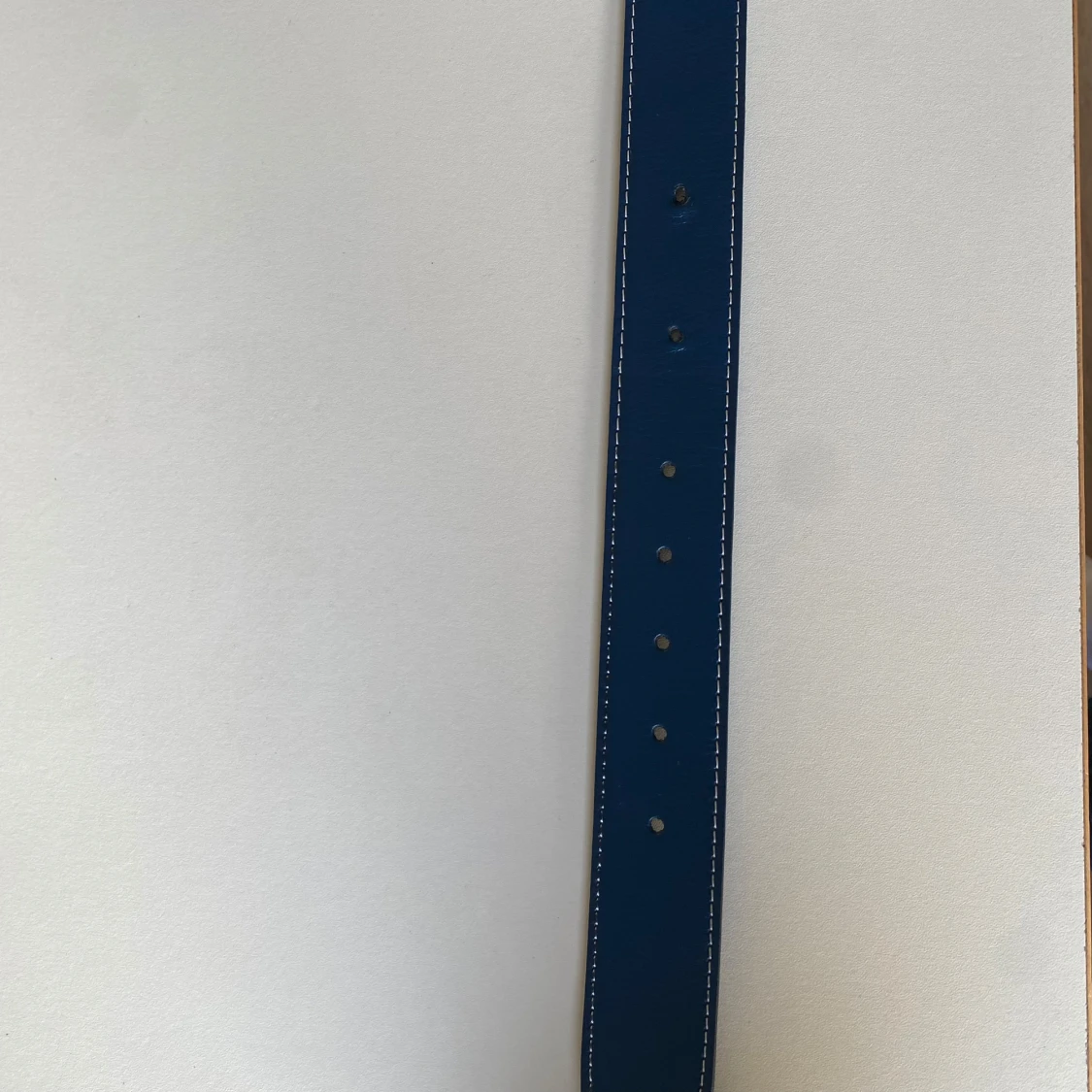 Svart Och Blått Skärp Med H Spänne