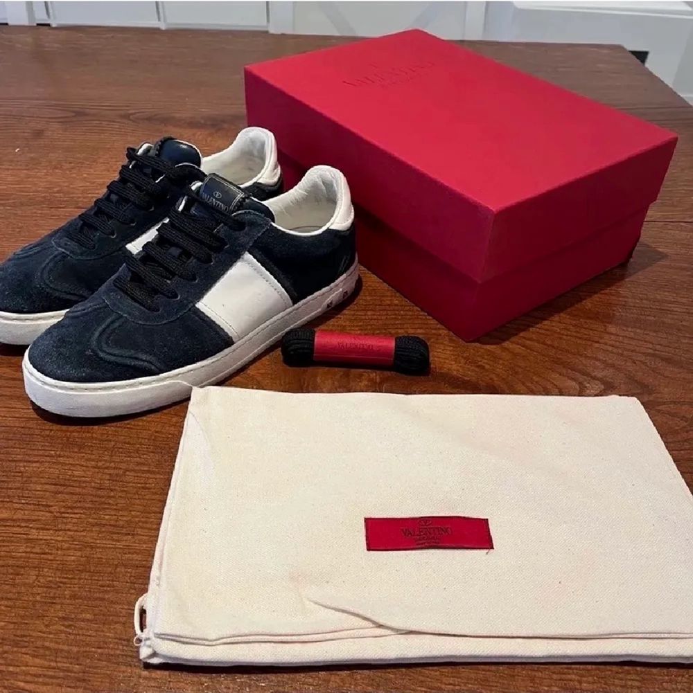 Marinblå Valentino Flycrew - Skor | Plick Second Hand