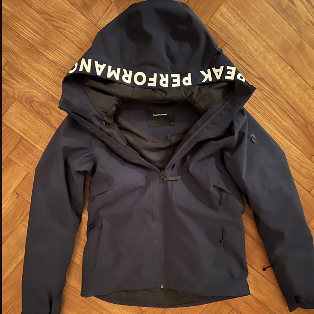 Marinblå Peak performance skidjacka | Plick Second Hand