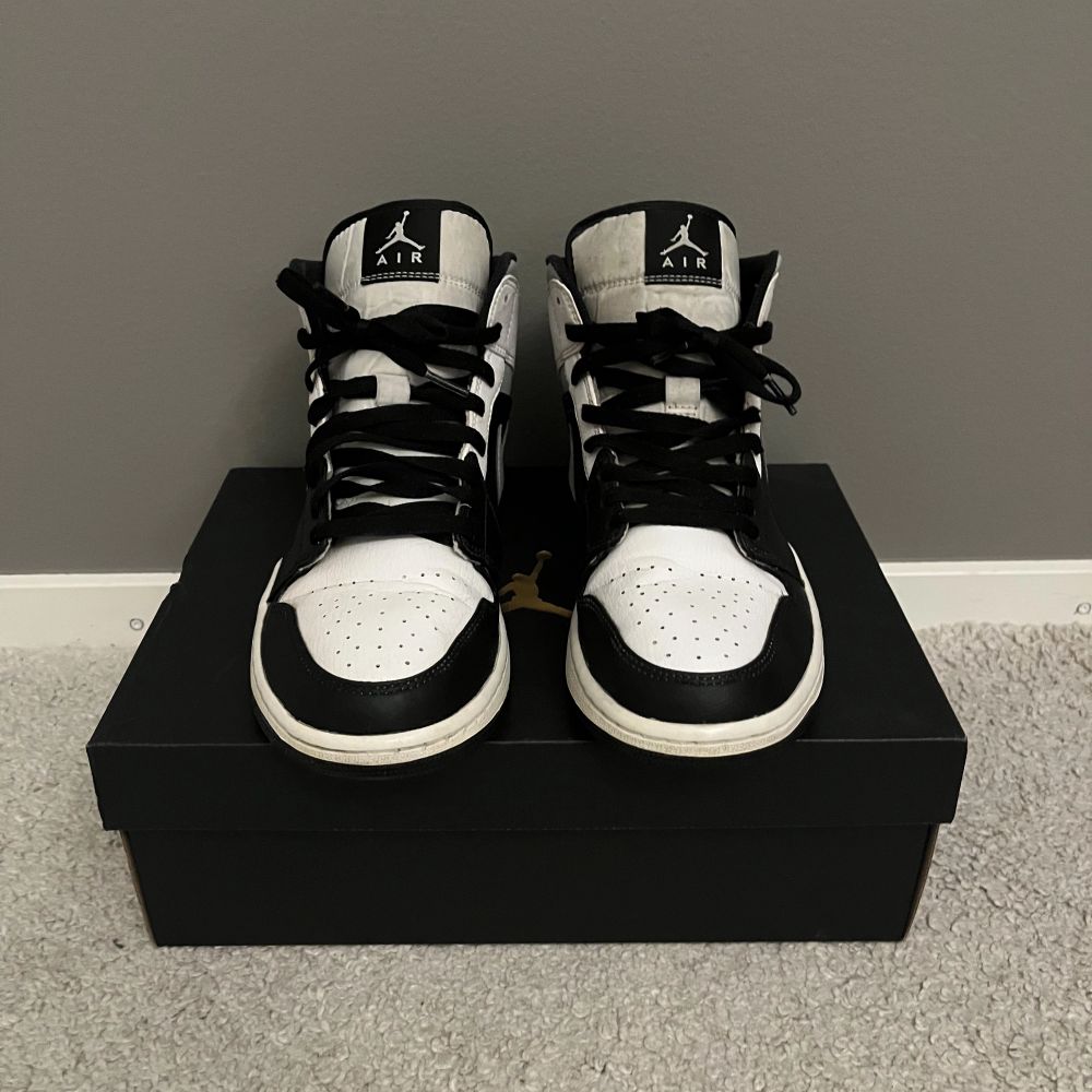 Grå Air Jordan 1 mids shadow grey | Plick Second Hand