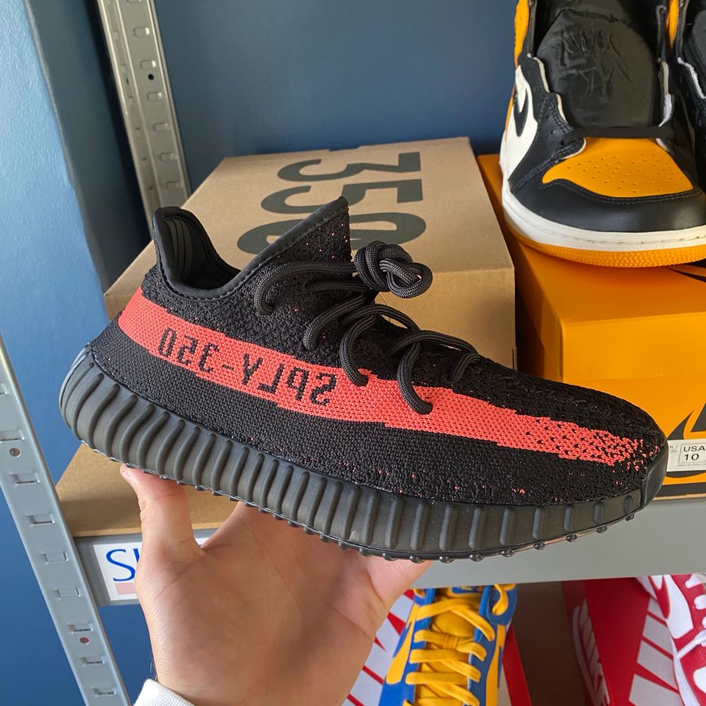 Svart Yeezy 350 Core Black Red | Plick Second Hand