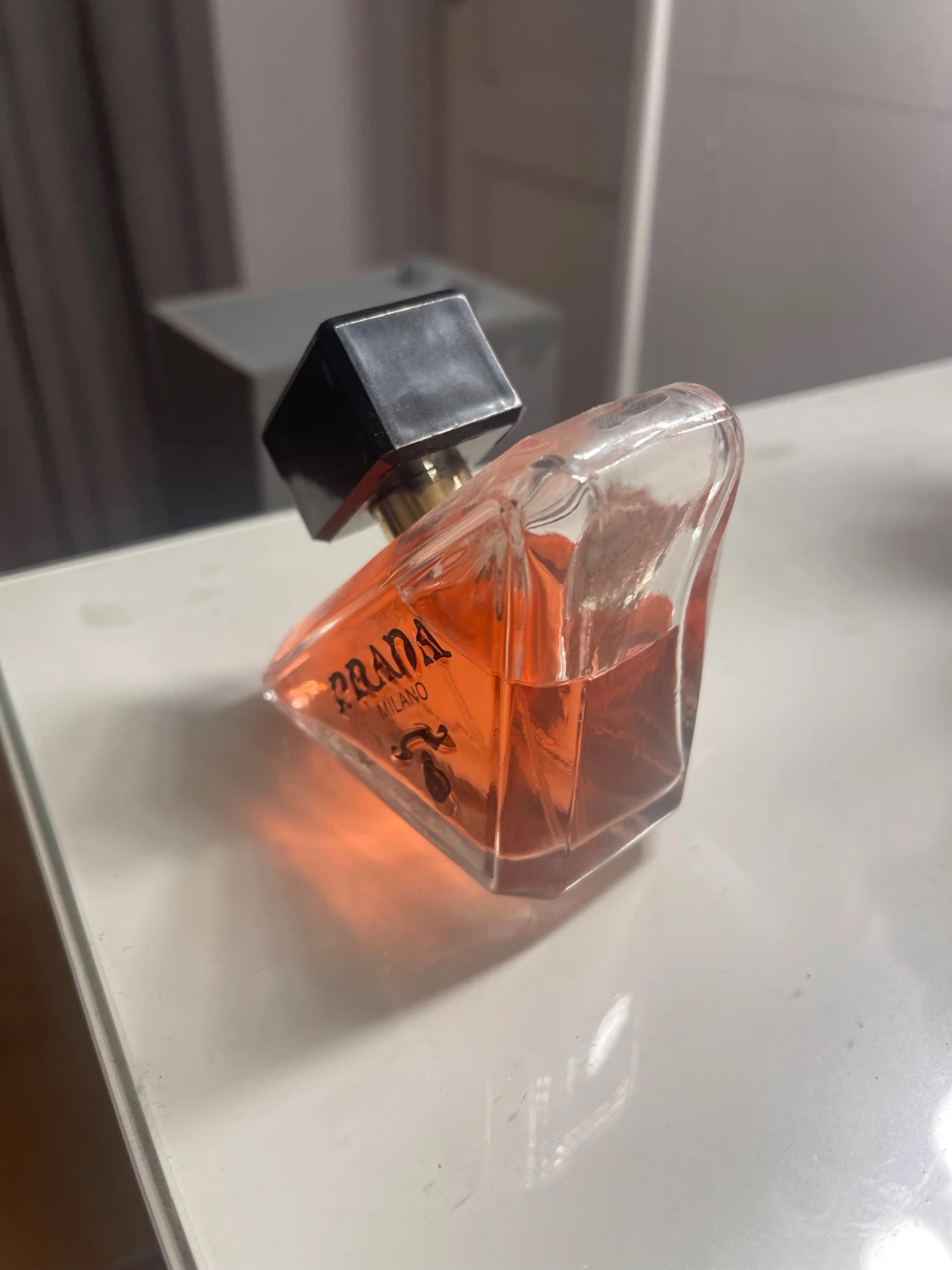 Rosa Prada Milano Unik Parfymflaska