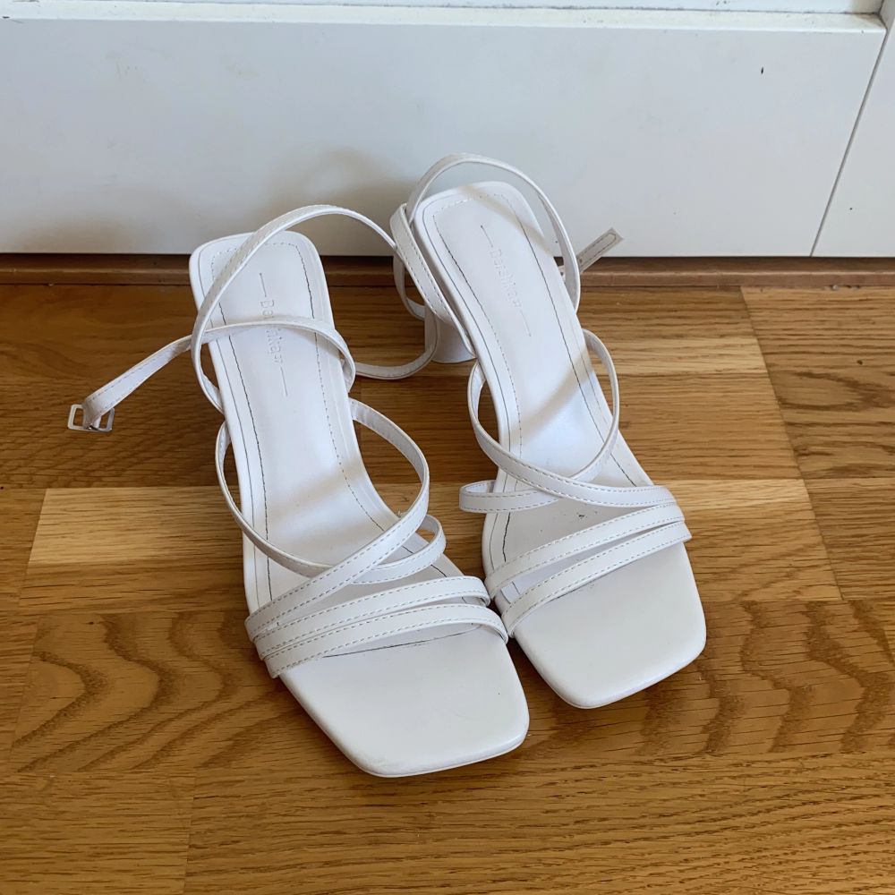 Vit Vita klackskor - Bershka | Plick Second Hand