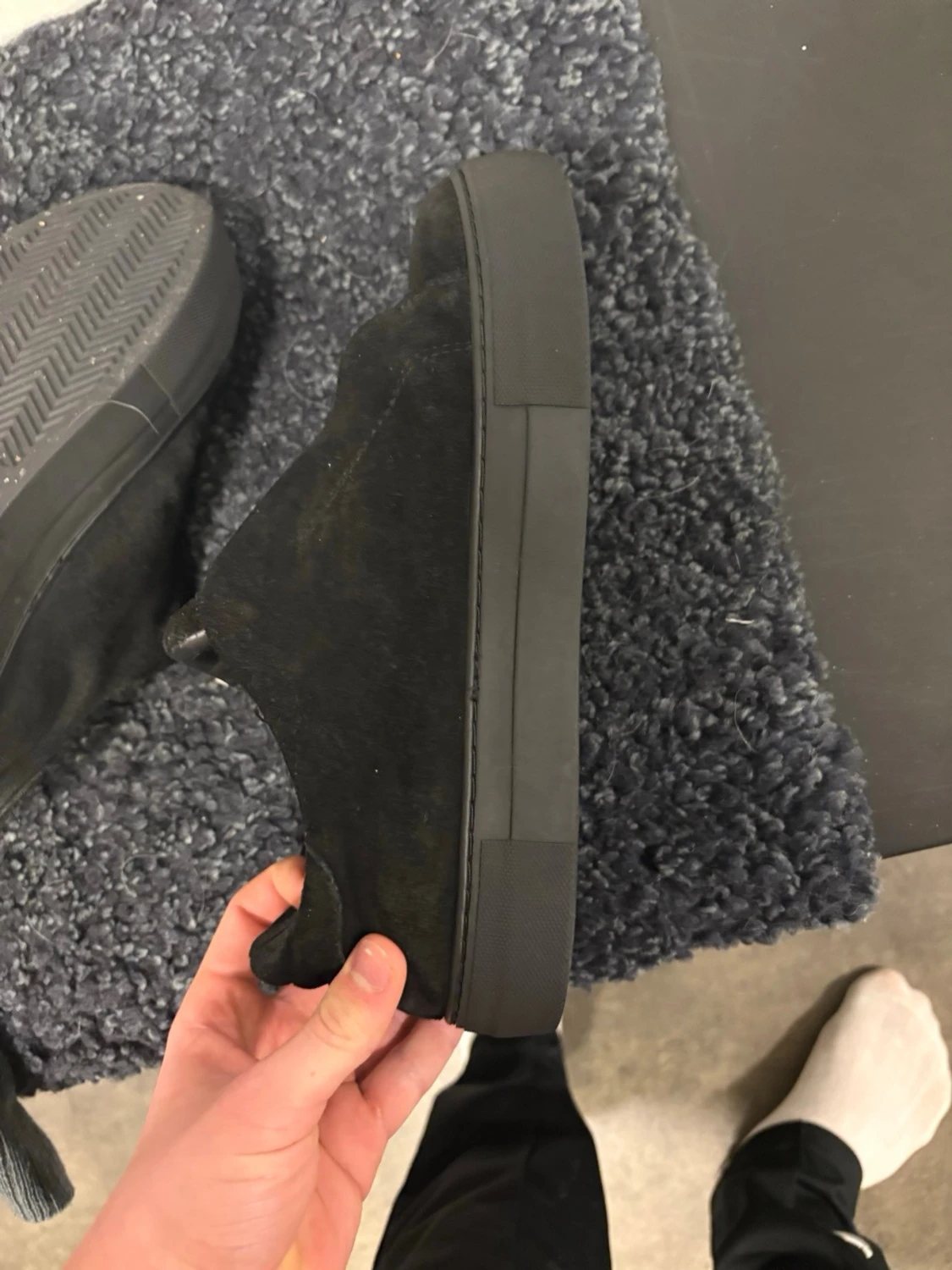 Svarta Sneakers Från Axel Arigato Mocka