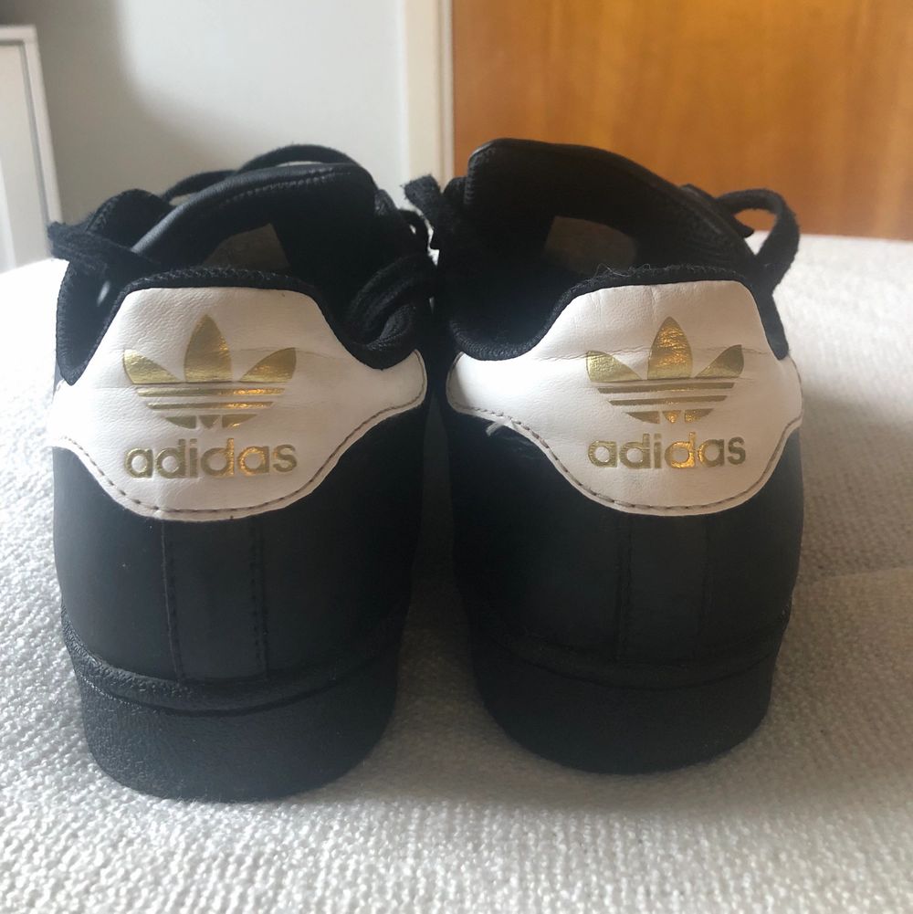 Svart Adidas superstar - Adidas | Plick Second Hand